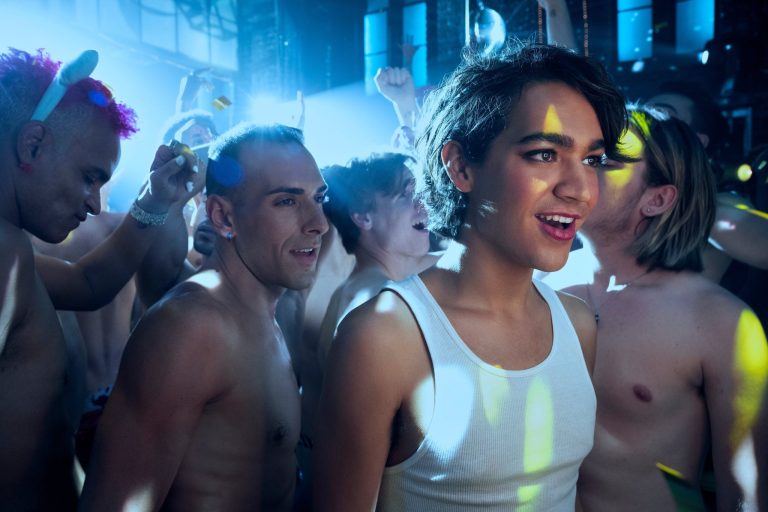 Netflix's Glamorous New Series Starring Miss Benny and Kim Cattrall ...
