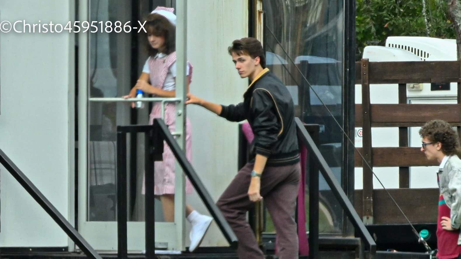 New Set Photos of Natalia Dyer, Caleb McLaughlin, and Maya Hawke from ...
