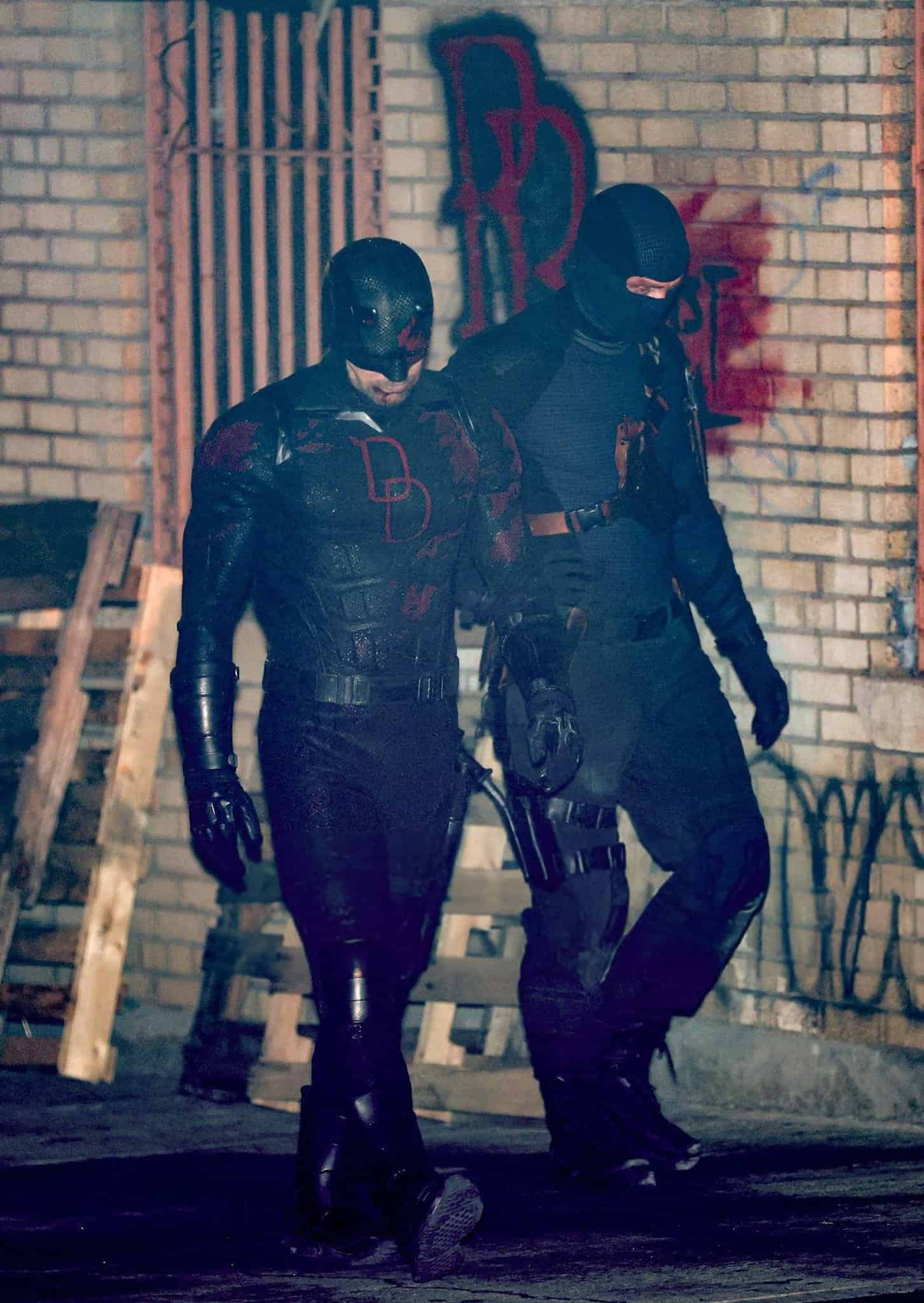 New Set Photos Reveal Charlie Cox and Wilson Bethel as Daredevil and ...