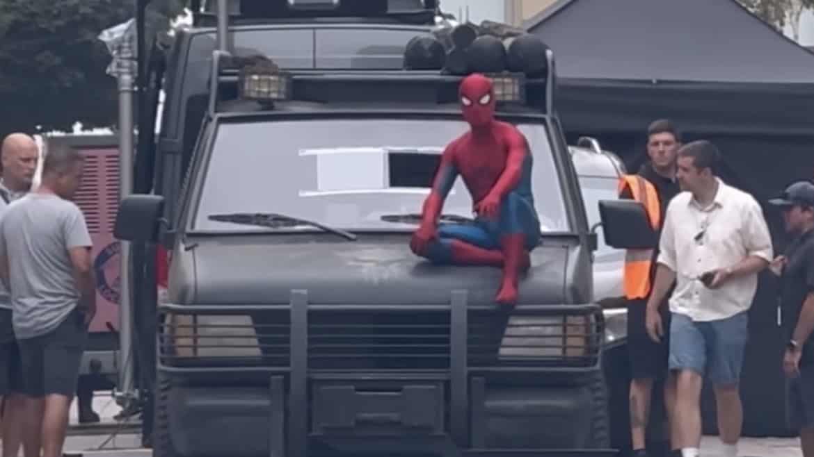First Look: Spider-Man on Top of Punisher’s Van in Marvel’s Spider-Man ...