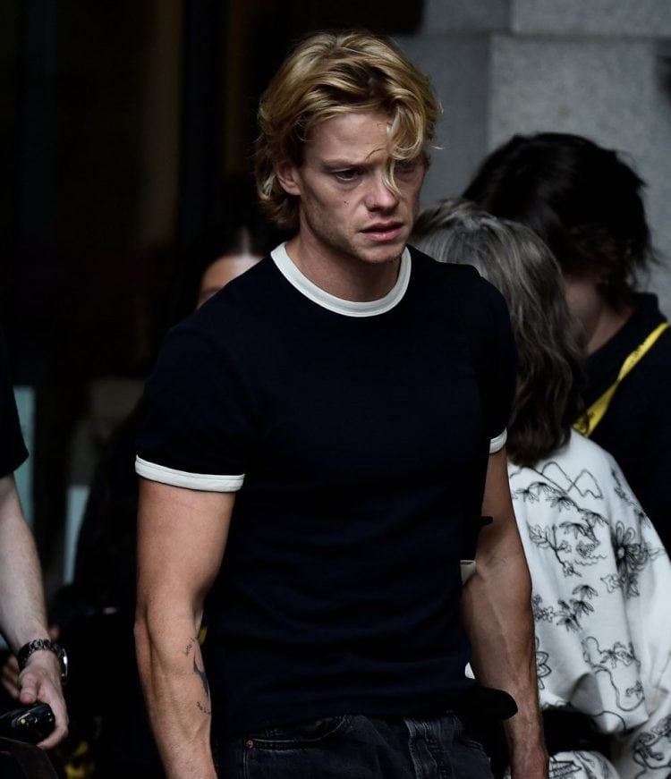 First Look at Tom Rhys Harries as Matt Hagen on the Set of DC's ...