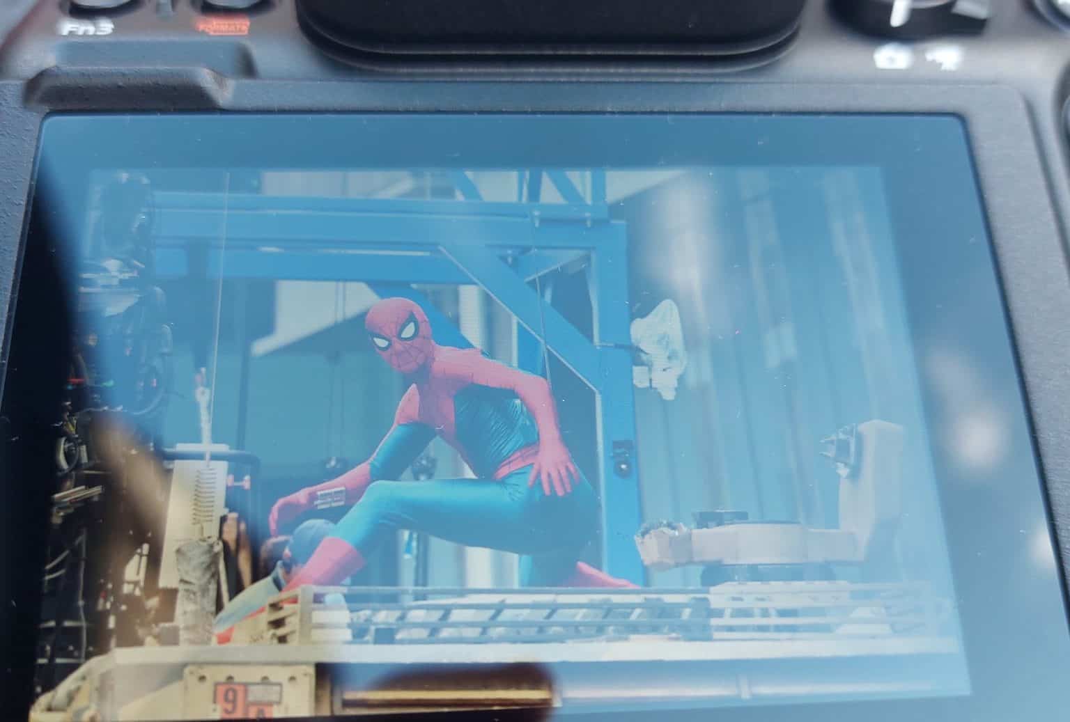 New Set Images of Tom Holland’s Full Spider-Man Look Wearing Mask Leak ...