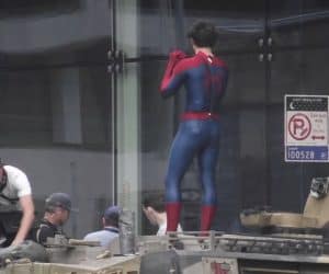 New Set Images of Tom Holland’s Full Spider-Man Look Wearing Mask Leak ...