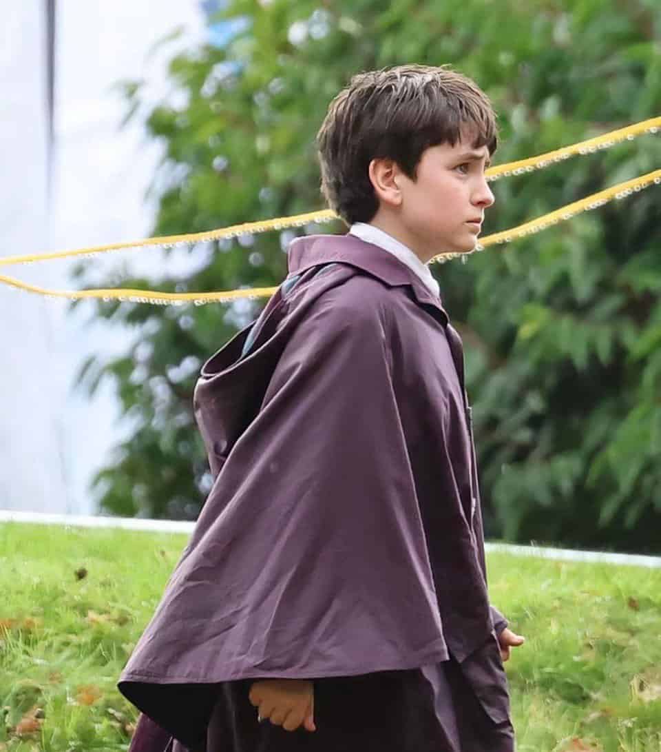 New Leaked Set Photos Reveal First Look at Harry, Ron, Draco & Neville ...
